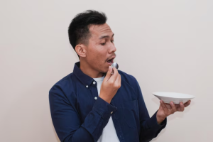 Hukum Makan Mengecap dalam Islam, Adab yang Perlu Kita Perhatikan