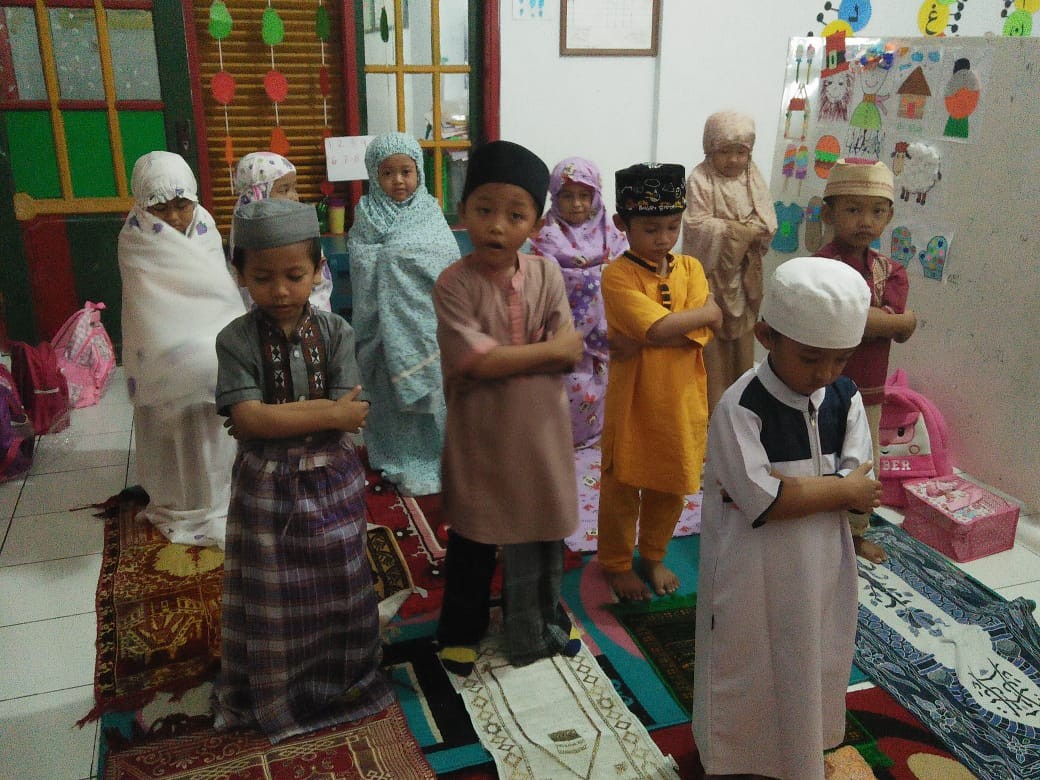 Pentingnya Pendidikan Agama Islam bagi Anak - Cahaya Islam