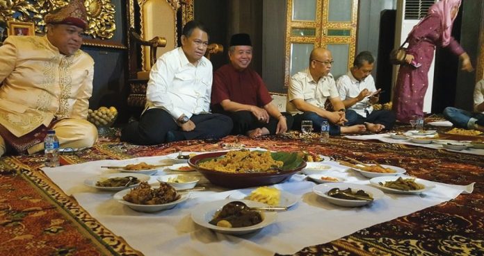 Prioritas Tamu atau Puasa, Mana yang Didahulukan? - Cahaya Islam